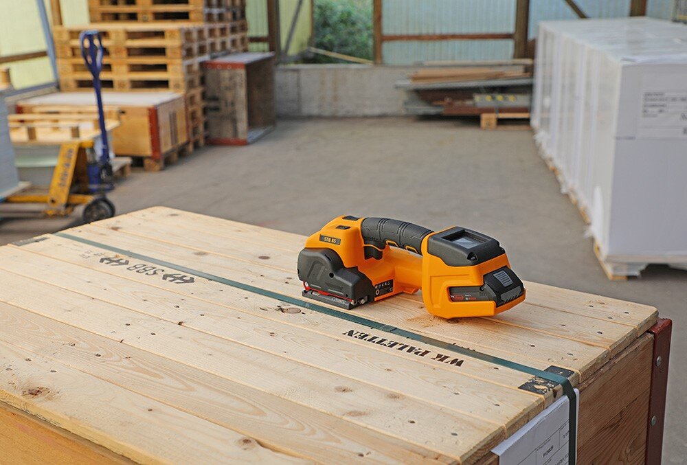 Tendeur manuel à batterie STB83 Strapex 13 mm